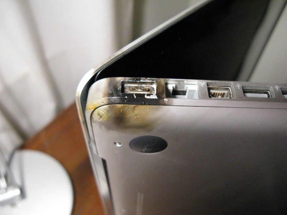MacBook Pro Unibody prend feu! Ouch!